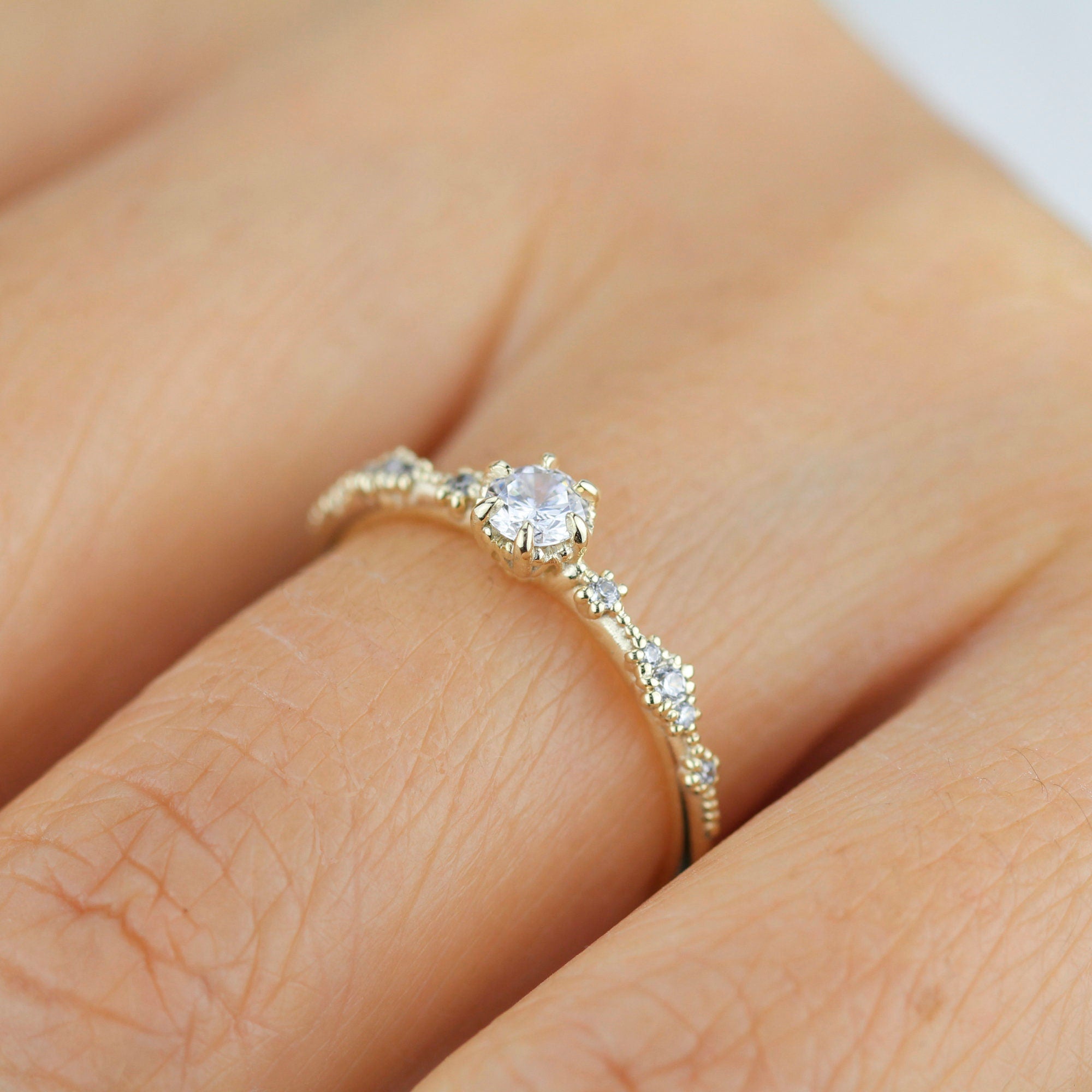 Buy Simple 18k Unique Diamond Engagement Ring at – NOOI JEWELRY